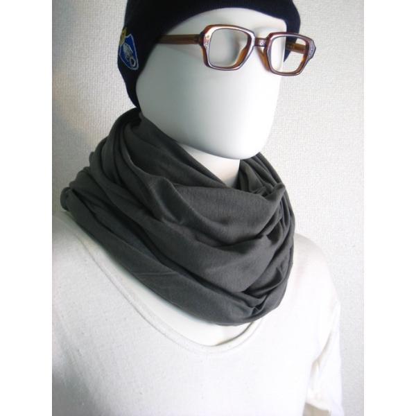 米軍のショールのなかでもレアな、フォリジ・グリーンのスカーフが入荷しました！以前より取り扱っているコヨーテブラウン同様、長めの作りですので、ボリュームやアレンジが自在に楽しめ、コットン100%なのでシーズンを選ばす使用出来ます。カラーはご覧...