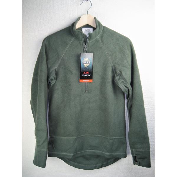 POLARTECフリースに、NOMEXのノンメルトとモイスチャーウィッキングの速乾快性能を盛り込んで作られた新素材"FREE"（FIRE RESISTANT ENVIRONMENTAL ENSEMBLE）を採用した新型です。　脇下からアーム...