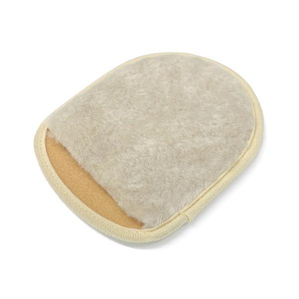 子羊毛皮（ムートン）製の革製品の仕上げ磨き用グローブです。なめらかな毛皮がデリケートな革も傷つけずに磨き、光沢を出します。お手入れの仕上げ磨きや、クリーナーの使えない革のお手入れにおすすめです。レザージャケットのお手入れにも最適です。■使用...
