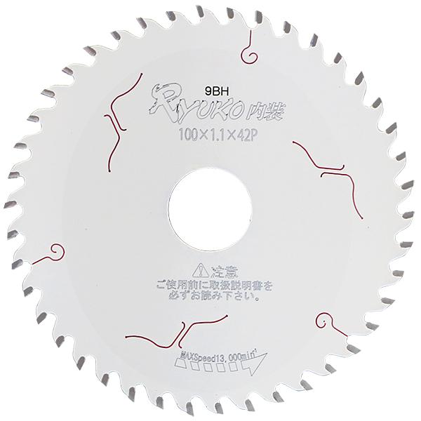 1.1mm薄刃と制振設計でスムーズに切断！高硬度超微粒子チップ採用で切れ味長持ち！仕様：ホワイトフッ素コーティング[切断適合材]メラミン不燃化粧合板・キッチンパネル・不燃化粧板・各種化粧合板[仕様]外径：100mm刃厚：1.1mm刃数：42...