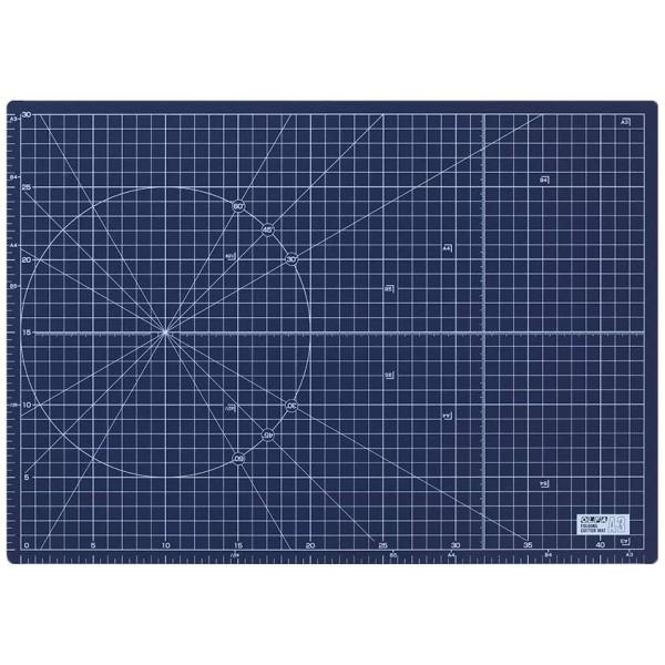 折り畳めるタイプの便利なカッターマットです。広げるとA3、折り畳めばほぼA4のマットは使いやすく、持ち運びにちょうどいいサイズ。裏面には滑り止め付きで作業中にマットが滑りにくく、快適に作業を行っていただけます。品番 223BNV