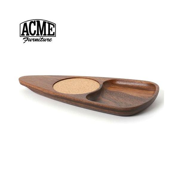 【発売日：2018年04月04日】ウッドとコルクを使用したACMEオリジナルのサービングトレイ。グラスの横にナッツなどちょっとしたおつまみを載せてお使いいただけます。持ち上げやすいようカーブが付いているところがポイントです。サイズ：幅24×...