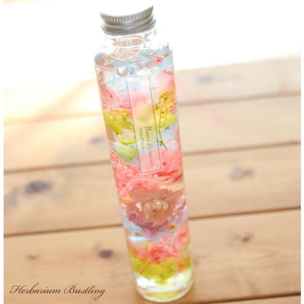 サイズ：ガラス瓶：約φ4.5×H21.4cm素材：プリザーブドフラワー、ドライフラワー、ハーバリウム専用オイル（ミネラルオイル）、ガラス瓶、ペーパーラベル※当店では、100％純粋なミネラルオイルを使用しております。備考：■ハーバリウムについ...