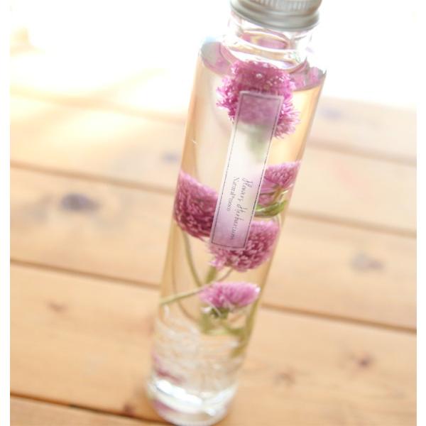 サイズ：ガラス瓶：約φ4.5×H21.4cm素材：ドライフラワー、ハーバリウム専用オイル（ミネラルオイル）、ガラス瓶、ペーパーラベル※当店では、100％純粋なミネラルオイルを使用しております。備考：■ハーバリウムについて・引火点が250℃以...