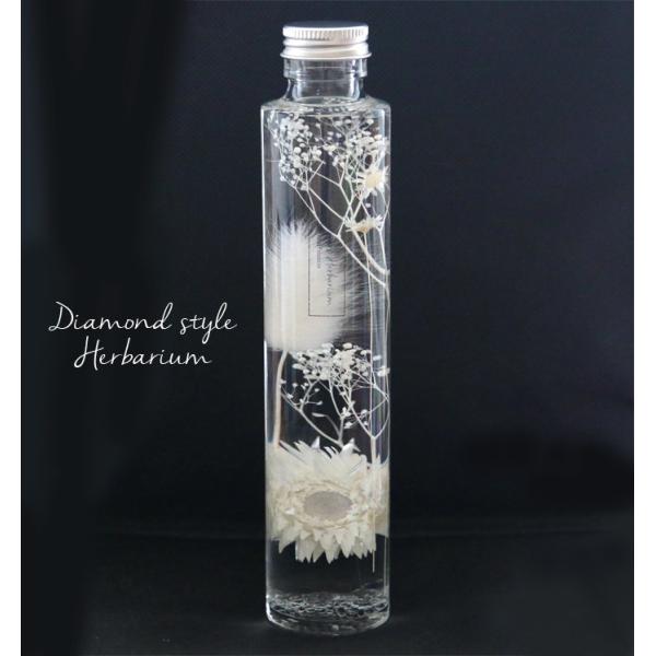 サイズ：ガラス瓶：約φ4.5×H21.4cm素材：プリザーブドフラワー、ドライフラワー、ハーバリウム専用オイル（ミネラルオイル）、ガラス瓶、ペーパーラベル※当店では、100％純粋なミネラルオイルを使用しております。備考：■ハーバリウムについ...