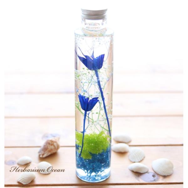 サイズ：ガラス瓶：約φ4.5×H21.4cm素材：プリザーブドフラワー、ドライフラワー、ハーバリウム専用オイル（ミネラルオイル）、ガラス瓶、ペーパーラベル※当店では、100％純粋なミネラルオイルを使用しております。備考：■ハーバリウムについ...