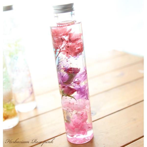 サイズ：ガラス瓶：約φ4.5×H21.4cm素材：プリザーブドフラワー、ドライフラワー、ハーバリウム専用オイル（ミネラルオイル）、ガラス瓶、ペーパーラベル※当店では、100％純粋なミネラルオイルを使用しております。備考：■ハーバリウムについ...