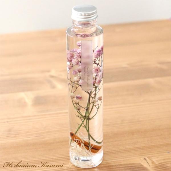サイズ：ガラス瓶：約φ4.5×H21.4cm素材：プリザーブドフラワー、ドライフラワー、ハーバリウム専用オイル（ミネラルオイル）、ガラス瓶、ペーパーラベル※当店では、100％純粋なミネラルオイルを使用しております。備考：■ハーバリウムについ...