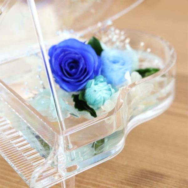 固まるオイルで作る、アクリルピアノ！本ページは、アクリルピアノ本体のみの販売となります。（固まるオイルや作り方用紙、花材などは付属されません。）まるで水面に浮かんでいるような清々しい雰囲気を堪能できます。ピアノの発表会、ピアノ好きな方へのプ...