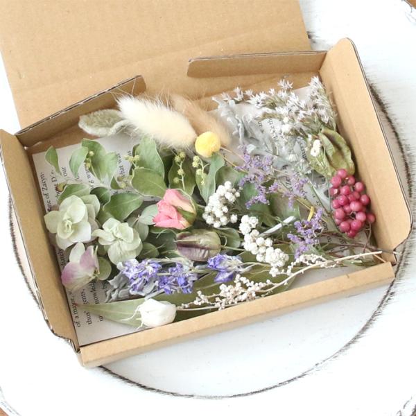 ナチュラルカラーのドライフラワー花材セットです。たくさんの種類の花材が入っています！【花材内容】パールアカシア（葉・蕾）、ラグラス、タタリカ、ペッパーベリー、SPバラ、ニゲラ、ラークスパー、ソフトストーベ、HBスターチス、ボタンフラワー、オ...