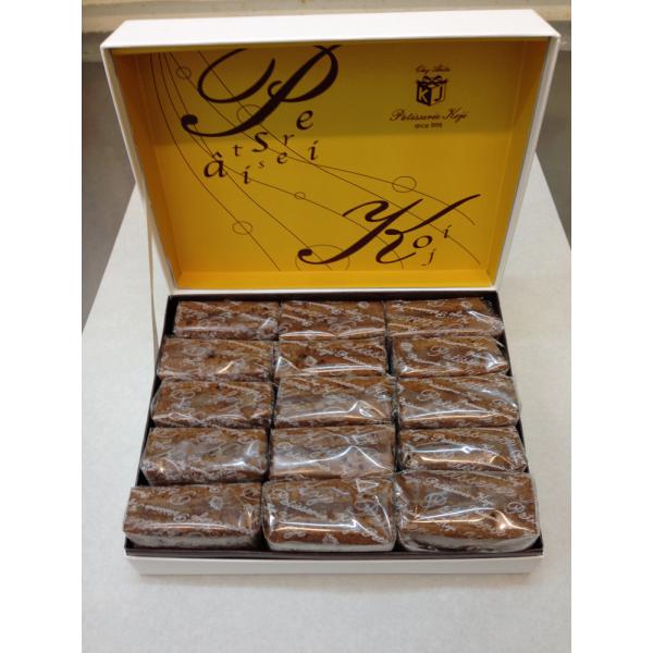 【発売日：2026年01月08日】パティスリーコージ アノワール 15個入、送料無料（北海道、沖縄1100円。離島配送不可）です。分厚いベルギー産チョコレートを、オランダ産ココアを使用したしっとりスポンジでサンドした濃厚チョコケーキ「アノワ...