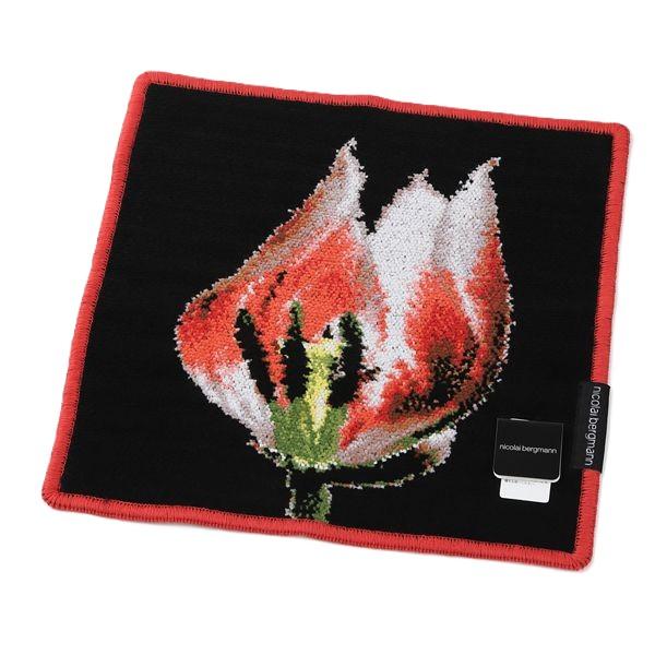 新品　ニコライ バーグマン　シェニール織　ハンカチ　NB5706商品のサイズ実測サイズ　２５cm×２５cm実測サイズの多少の誤差はご容赦ください。商品の紹介素材：綿１００％カラー：ブラック系ニコライ バーグマンのシェニール織ハンカチです。「...