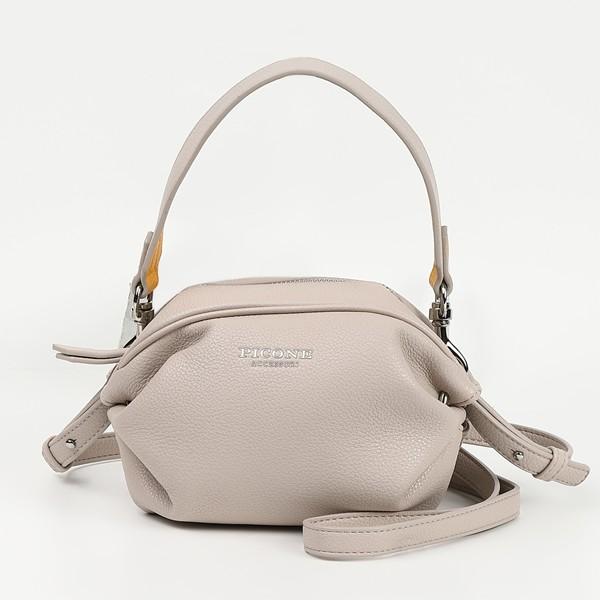 ピッコーネ　PICONE　2WAYバッグ　PICO6207商品のサイズ実測サイズ　W20cm×H13cm×D12cm　ショルダーストラップ108cm　ハンドル44cm実測サイズの多少の誤差はご容赦ください。商品の紹介素材：表 合成皮革　裏 ...