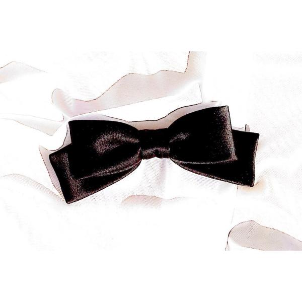 フォーマルウエアーのリボンを無くされた方へお勧め。ブラックフォーマル用サテン生地を使用しています。フォーマルウエアー、アンサンブル、ジャケット、ワンピースにぴったり。無くなり次第終了します。写真では分かりづらいですが、深い黒をしております。...