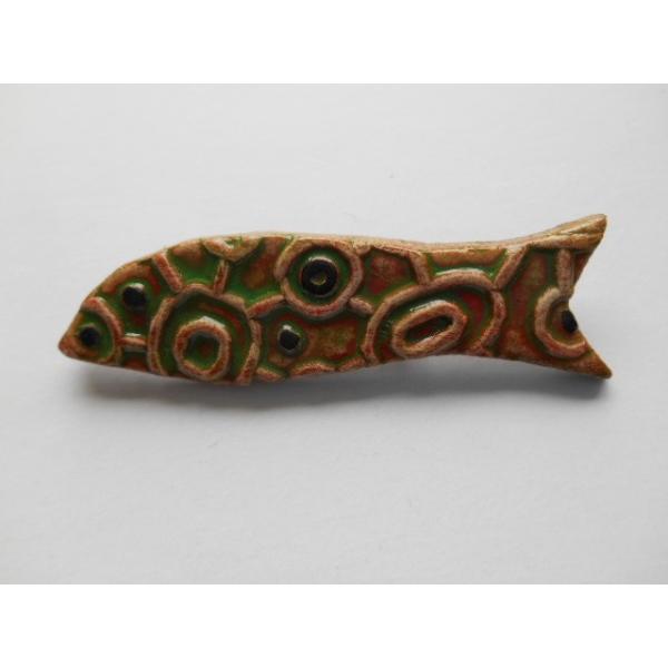 女性作家Milena Mishevaさんが作った木製のブローチです。薄くて軽くて使いやすいブローチです。胸元だけでなく帽子やバッグなどにも飾れます。長さ約6.3cm 幅約1.8cm＜発送・送料について＞こちらの商品は、普通郵便、レターパック...