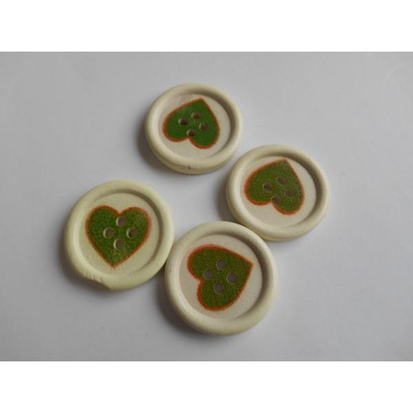 ドイツのレトロなボタンです。素材は木だと思います。少し欠けているものが1個あります。直径2.7cmｘ4個＜発送と送料＞こちらの商品は、普通郵便、レターパックライト、レターパックプラス、ゆうパック、宅急便でお送りできます。＊代引きの場合は、普...