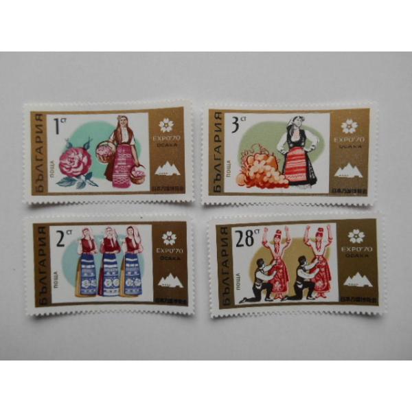 1970年6月発行のブルガリアの切手「EXPO'70大阪万博」です。1ct.：バラ摘みの娘とブルガリアダマスクローズ2ct.：ブルガリア民族舞踊（女性）3ct.：ブルガリアの娘と果物（ブドウ、リンゴ、洋ナシ、モモ）28ct.：ブルガリア民族...