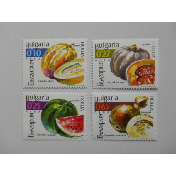 2002年発行のブルガリアの切手「ウリ科」です。0.10st.： メロン0.25st.： スイカ0.27st.：カボチャ0.65st.：ヒョウタン2002年5月8日発行　4枚組　　3cm ×4cmデザイン：St. デチェフ＊商品写真は見本の...