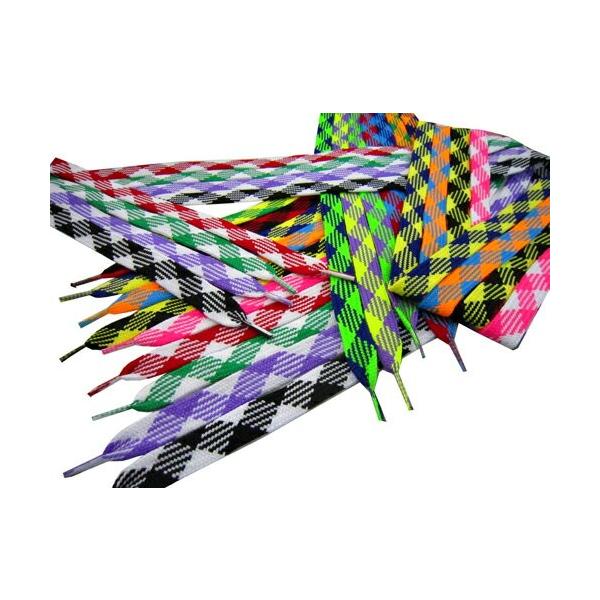 【商品説明】靴に最初からついている、味気ない靴紐をカラフルな２色織り紐に変えるだけで足元が明るくなります。従来の靴紐より幅広に仕上げており、インパクト大！【サイズ】１１０ｃｍ幅：約１５ｍｍ【原産国】日本【ご注意】靴紐をご購入される場合はお手...