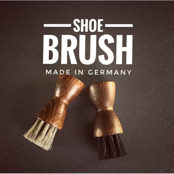 靴クリーム専用　塗装クリーム■柔らかく弾力性に優れた馬毛を使用した靴クリーム塗付用のブラシです。■皮革表面にキズをつけることなく細かな個所まで均一にクリームを塗ることとができます。■デリケートな革のお手入れにもおすすめです素材本体：ビーチ材...