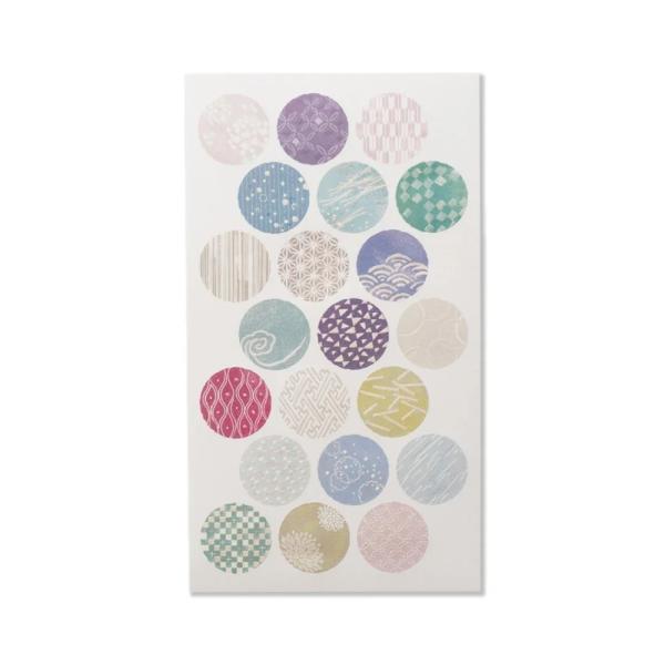 日本の伝統文様をテーマのデザインです。幾何学の文様の『市松』『縞』などのモチーフに、自然現象の文様の『水』『雲』『雪』、植物の文様の『菊』『松葉』などのモチーフが組合わさっています。サイズ：165 x 93 mm入り数：1枚21ピース入49...