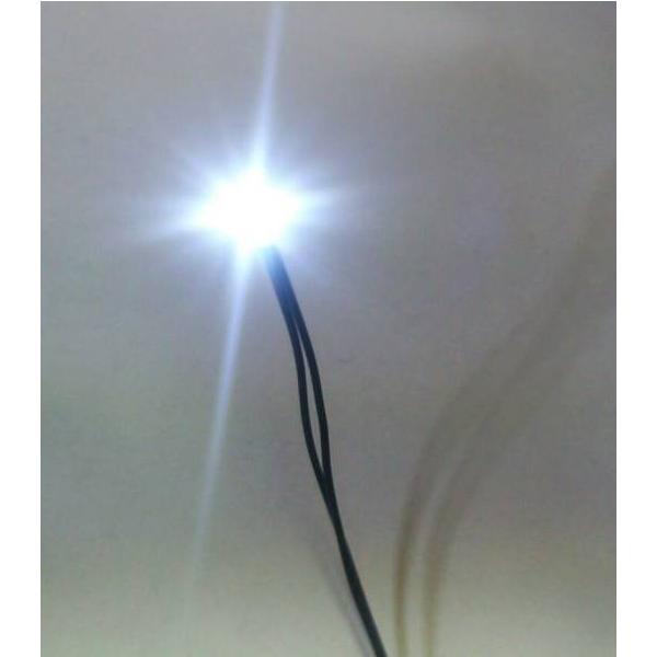 ■製品概要　フレキシブル基板　１６０８サイズ高輝度ＬＥＤと１０ｋオームのチップ抵抗を実装済み　極細（仕上がり外径０．６ｍｍ）電線半田付け済みです。■基板サイズ　１．６ｘ４．０ｍｍと極小です。■使用可能電圧　３Ｖ品　３Ｖ〜６Ｖで使用可能　CR...