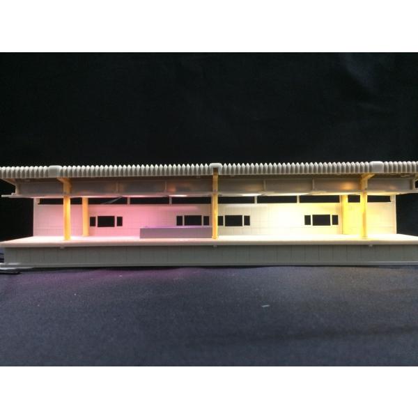 お手持ちの白色ＬＥＤに貼り付けるだけで　マゼンタ色になるＬＥＤフィルムです駅舎に激高室内灯を２セット取り付けＬＥＤフィルムを張ってみました左から　マゼンタフィルム　ノーマル　電球色フィルムを貼り付けてあります１０ｘ５ｍｍサイズが２４枚入って...