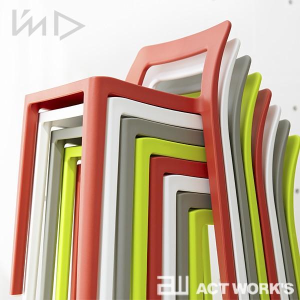 インテリアとしてさりげなく、しかし存在感のあるI'mD（岩谷マテリアル）の新シリーズ「ENOTS（エノッツ）」のミニマルチェアです。一見、子供用？と思ってしまうほど小さいながらも快適な座り心地のチェアです。日本人の体型・靴を脱ぐ習慣にちょう...