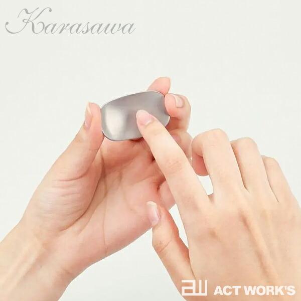 商品名 / 商品番号：ちっちゃな初爪 -HATSUME- 爪ヤスリサイズ：約W4.5×D2.7×H0.12cm重量：約10g素材：ハイカーボンステンレス鋼（SUS420J2）付属：専用ポーチ（ベルベット）