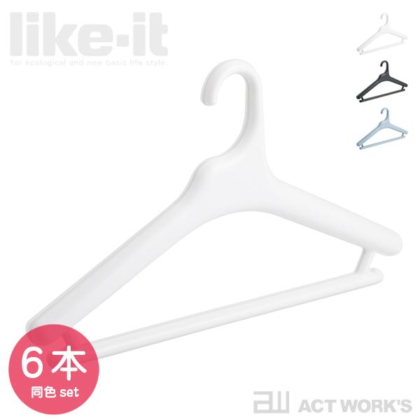 様々な衣類の収納に使える横幅42cmの万能型ハンガー「Midline 420」 同色6本セットです。ジャケットやコートはもちろん、シャツやカーディガン、パンツやスカートも掛けられるようデザインされています。ハンガーの全周には細く滑り止めが入...