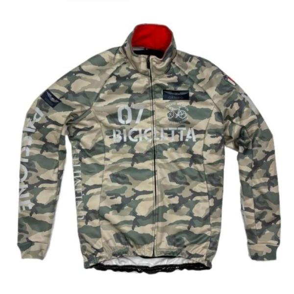 7ITA定番アーミースタイルの防風保温サイクルジャケット。今回のロゴは自由を得る為の究極の武器＝自転車をモチーフにしました。サイドの文字はUndaunted（不撓不屈）Unlimited（無限の）主に北欧のディーラー向けに開発された裏フリー...