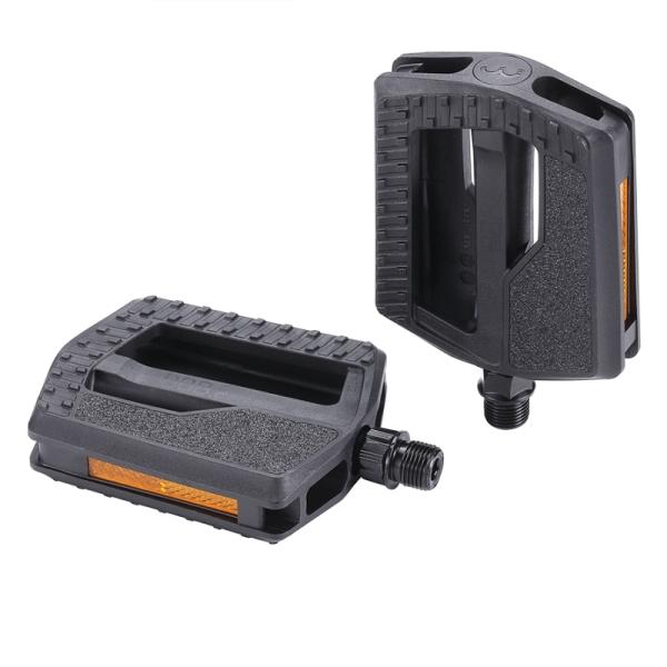 滑りやすいビジネスシューズに最適●軽くて強いポリアミド製ワンピースボディ。●表面に大きなサンドペーパーのような滑り止め素材。●ボロンスチールアクスル。●一体型リフレクター付。●メンテナンスフリーのDUベアリング。