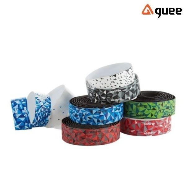 ・Microtex製で優れた快適性、すべりにくく最適なコントロールを実現します・3mm厚さの発泡スチロール製のパッディングでドリアとクッションのグリップ感を再現しました・ライダーのキットテーマに合った幾何学模様と色で施されています・プレミア...