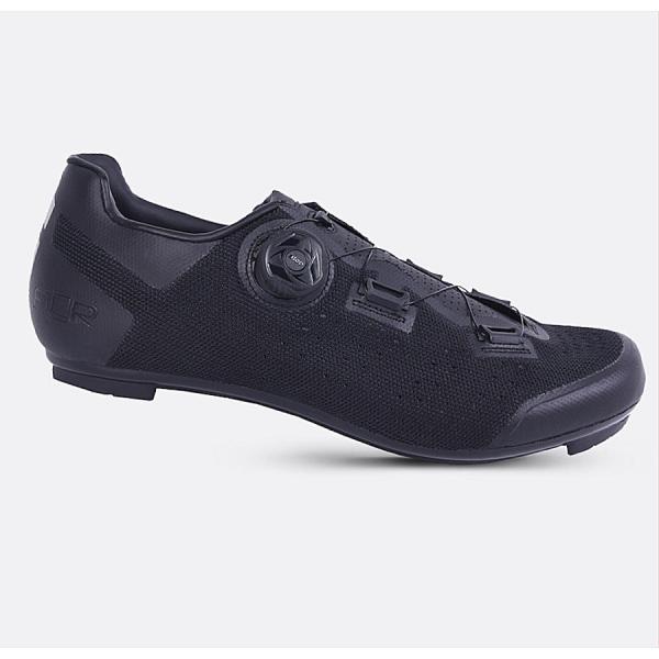 41サイズ１足、42サイズ３足、43サイズ１足入荷中！パフォーマンスと快適性。人気No.1の定番ニットモデル●さらにASIAN FITに対応した新型ミドルグレード　●従来モデルより幅広甲高に対応するAsianFit形状「エリートラスト」を採...