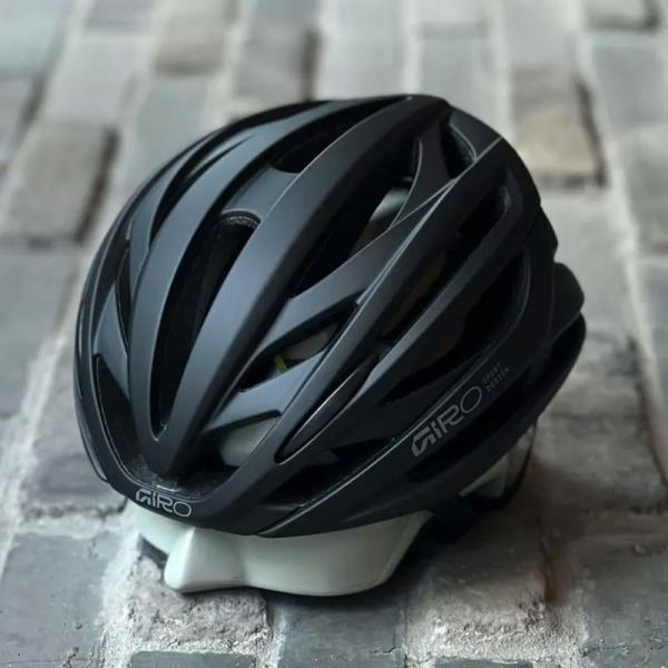 2026年 New Season へ”GIRO”ロゴを一新し、装い新たに新登場！ALL NEW STANDARD ROAD CYCLING HELMETMIPSを搭載し、サイクリングヘルメットのスタンダードとしてGIROが新たに提案する全く...
