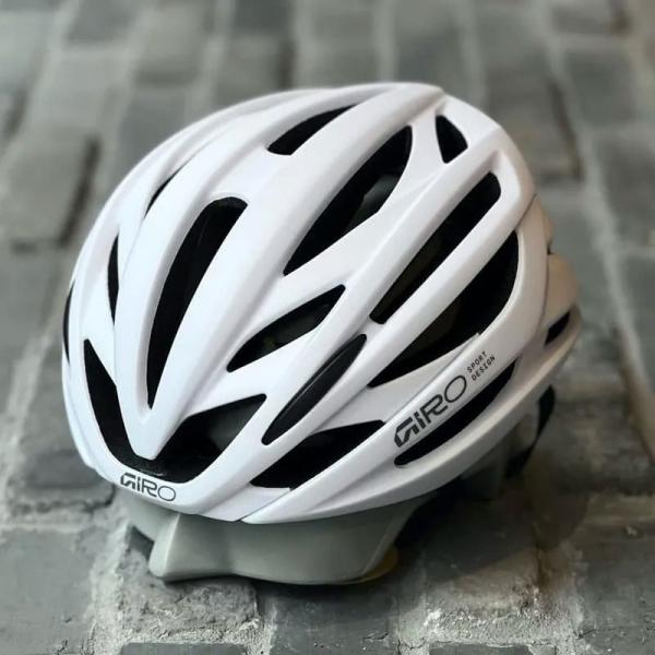 2026年 New Season へ”GIRO”ロゴを一新し、装い新たに新登場！ALL NEW STANDARD ROAD CYCLING HELMETMIPSを搭載し、サイクリングヘルメットのスタンダードとしてGIROが新たに提案する全く...