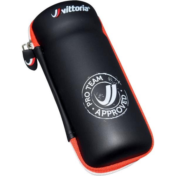 Premirem zip tool caseボトルケージに収まる、ジップ式ツールケース。メッシュインナーポケット付きでスマートに収納できます。