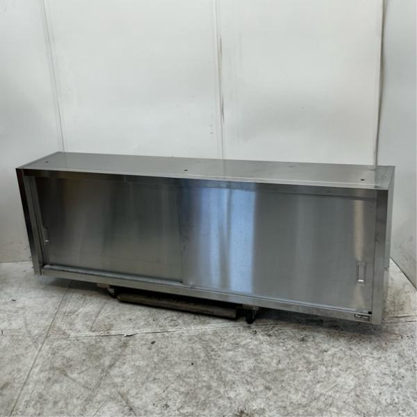 ■管理番号：4400000133831■型番：棚板一枚■外形寸法：W1800 x D350x H600mm■規格・仕様：棚板一枚■詳細備考：扉のキャスターが潰れており、レールをずらして扉を取り付ければ開閉可能です。扉を外してオープン棚として...
