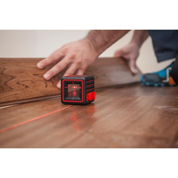キューブ型にした超明るいハイパーレーザーを搭載、明るい現場でもくっきりとラインの位置が確認できる。日本語取説付き四角い形のキューブ型にラバーを嵌め込んだ実用性を兼ねたデザインは実に美しい。世界中の職人たちに認められた自信作です。こんな方にオ...