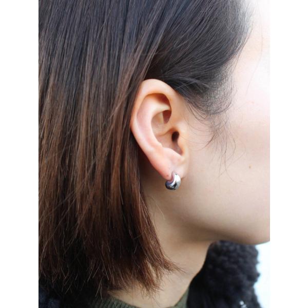 ”とても小振りでかわいらしいMIRAHのピアス”&amp;nbsp;上品で柔らかいがしっかりと重みを感じる事が出来るのも特徴。&amp;nbsp;※ペアでご購入いただくと、通常より-1000円OFFされます。カートから単品、ペアをお選びいた...