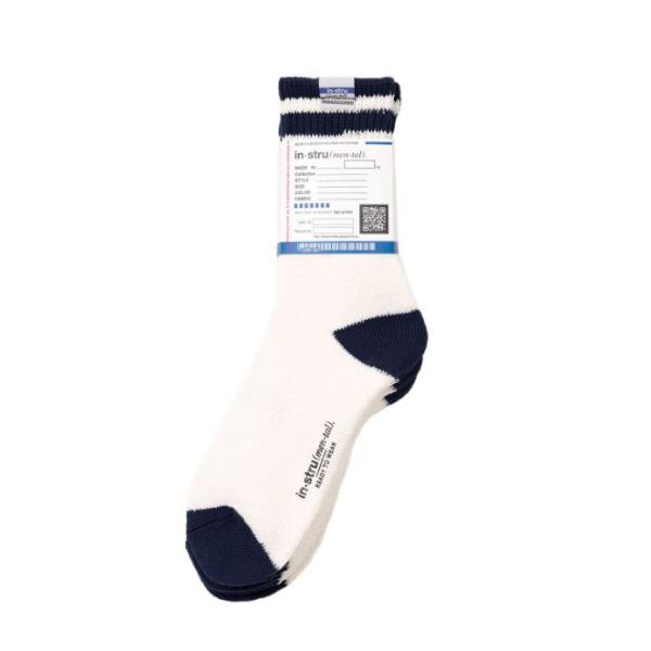 【in・stru(mental). ロゴ クルーソックス 3Pセット】毎日履きたくなる心地よさと、さりげない個性を兼ね備えた、3足セットのクルーソックス。 膝下丈のリブ編み仕様でしっかりとしたフィット感があり、スニーカーからブーツスタイルま...