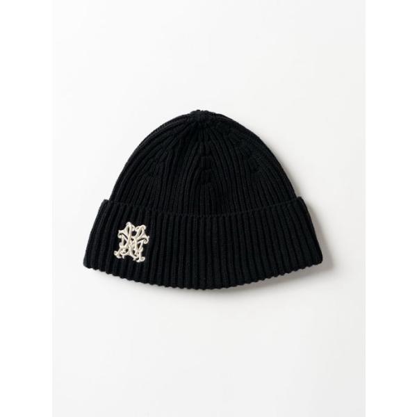 フロントにロゴ刺繍を施したシンプルなKAMIYAニットビーニー。 無駄を削ぎ落としたデザインで、スタイリングに取り入れやすいベーシックなアイテムです。リブ編み仕様により程よいフィット感があり、被り心地も快適。 折り返しデザインが程よいボリュ...