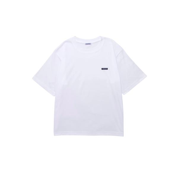 ephemeralロゴをアクセントに、クロップド丈/コンパクトなシルエットが新鮮なクルーネックTシャツ。毛羽を抑えた滑らかな質感、程良く肉感のあるコットン100%のボディを使用。size 0はレディース、1はタイトめな身幅、2はややゆとりを...