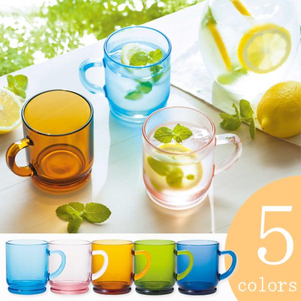 アイスティーやアイスコーヒーなどの冷たい飲み物を華やかに演出してくれるカラフルなマグです。涼やかなガラスの透明感がテーブルに明るさを添えます。カラーバリエーションも豊富。お気に入りの色を複数揃えてその日の気分でお使いいただくことも可能です。...