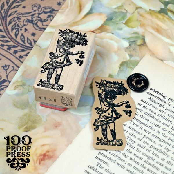 ■商品名：100Proof Press #4536 Cherub Scattering Flowers 花を散らす智天使■サイズ：6×3.2×厚さ2.7cm※サイズはすべて概寸です■生産：アメリカ製　MADE IN USA■商品説明天智天使...