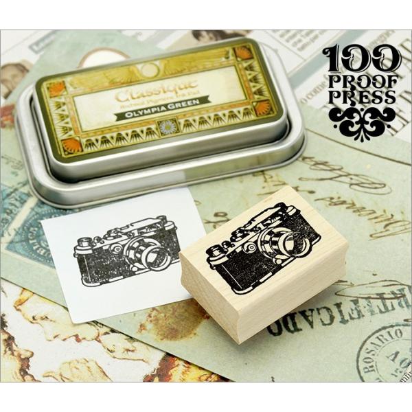 アンティークな絵柄がお洒落なラバースタンプ。趣きのあるヴィンテージカメラ柄。【サイズ】本体サイズ：幅4.6×奥行3.2×厚さ2.7cm印面サイズ：横3.9×縦2.4cm※サイズはすべて概寸です。 MADE IN USA【ご注意】※持ち手(木...