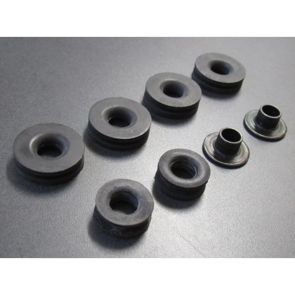 適合車種カワサキ純正　ゼファー1100/RS　サイドカバーグロメット 8個セット です。★装着は安全の為プロショップ整備資格者にご依頼下さい。※送料無料・ポスト投函の為、保証はありません。