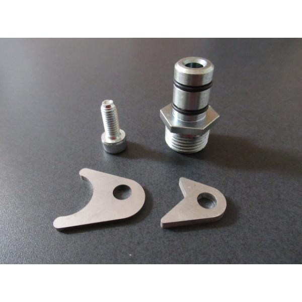 適合車種カワサキ　Z1/Z2　タコメーターポート です。万一メーターギアとポートハウジングが焼き付きを起こしても、2ピース構成のロックプレートがリリースされ、ポートハウジング本体が空転し、シリンダーヘッドへのダメージを最小限におさえます。★...