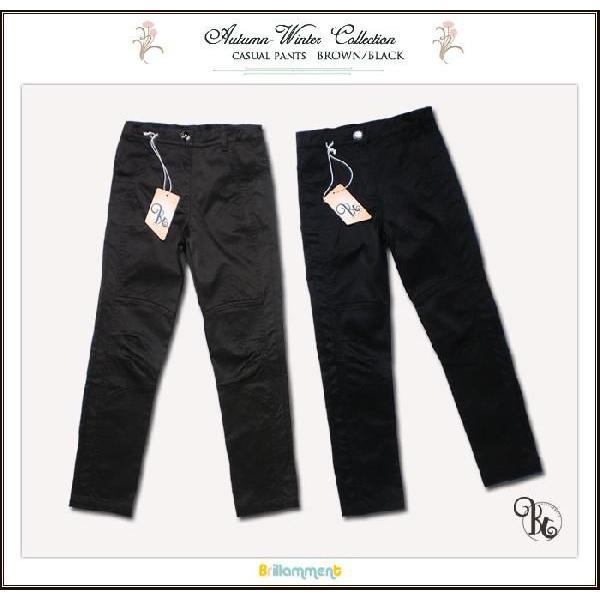 季節を選ばないベース乗馬風スリムなパンツ。素材が上質なものでワードローブの１着に必ず入れておきたいです。いつもあなたの身だしなみをナチュラルで上品に整えて後ろポケットに刺しゅう入りパンツです。膝部分には美しい半円を描くような切り替え、膝下か...