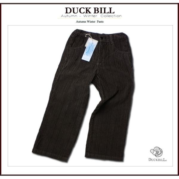 手ざわりの良い上品質なコーデュロイパンツです。目だった飾りもなくシンプルな仕上がりになっているので、お手持ちのお洋服とも合わせやすいです！前と後ろ合わせて4つのポケット。後ろのポケットがふた付きになっています。見た目にも可愛いカモノハシ君の...